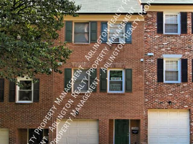 3 Br, 3 bath, Condo 1204 B N Wayne St