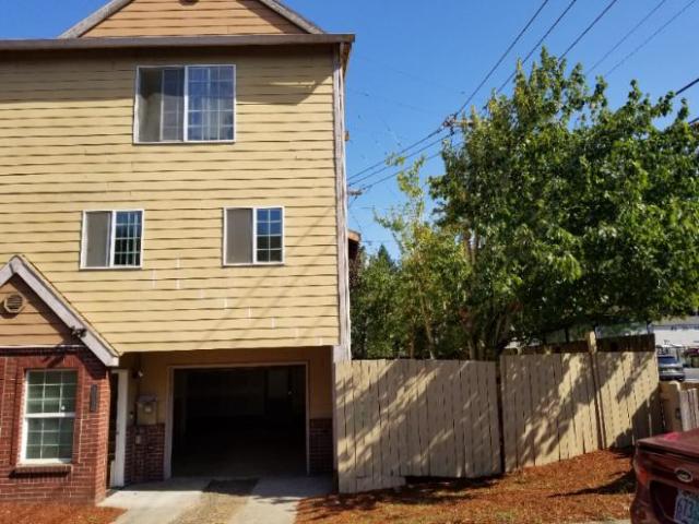 3 Br, 3 bath, Condo 12161 SE Harold St