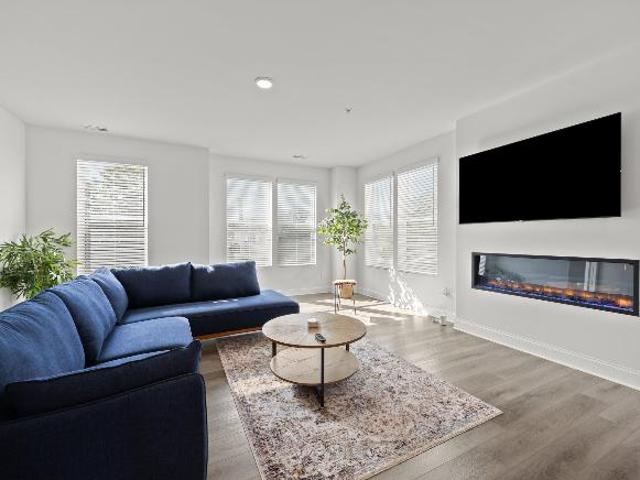 3 Br, 3 bath, Condo 1233 S Blount St