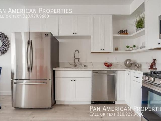 3 Br, 3 bath, Condo 125 E Spruce Ave