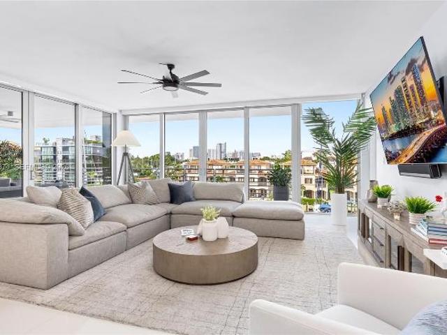 3 Br, 3 bath, Condo 133 Isle Of Venice Dr