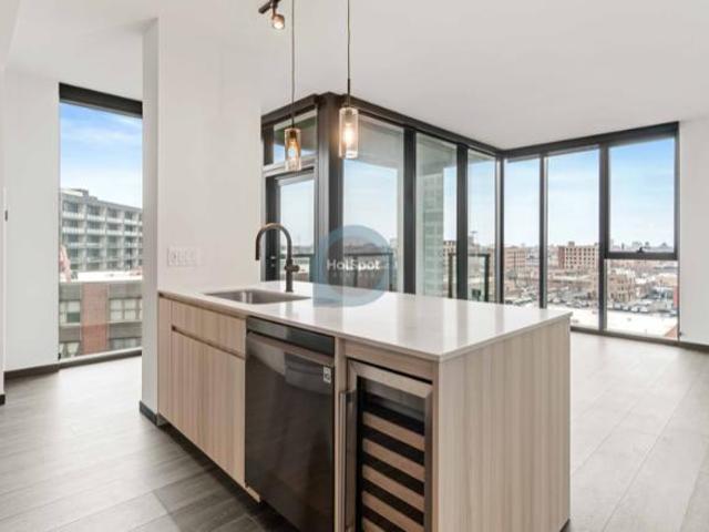 3 Br, 3 bath, Condo 1350 W Randolph
