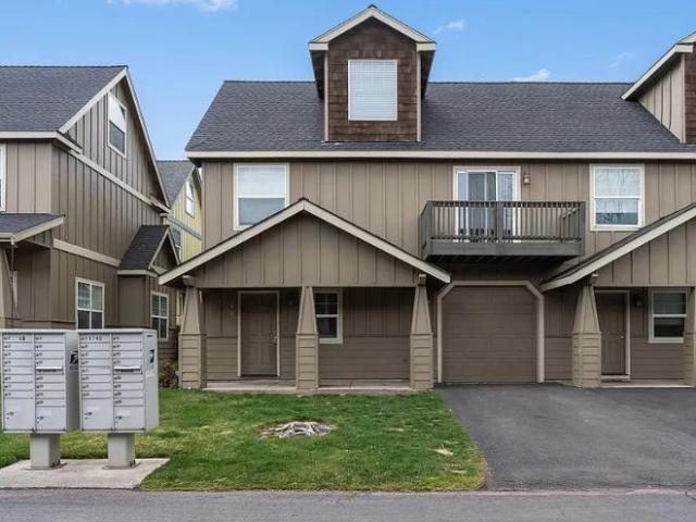 3 Br, 3 bath, Condo 1407 NE Lucinda
