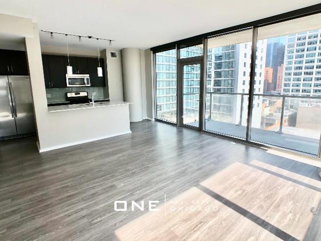3 Br, 3 bath, Condo 145 N Desplaines