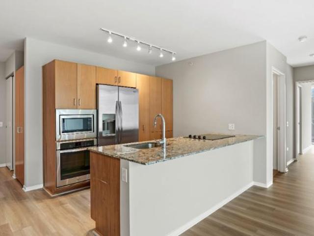 3 Br, 3 bath, Condo 155 E Illinois St