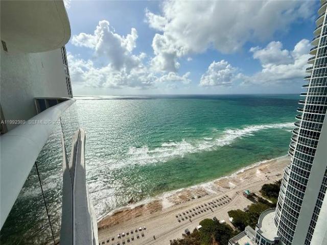 3 Br, 3 bath, Condo 15901 Collins Ave