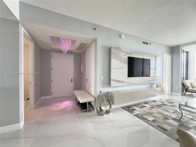 3 Br, 3 bath, Condo 15901 Collins Ave