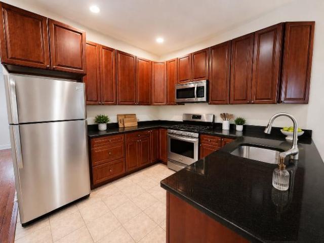 3 Br, 3 bath, Condo 1713 W Montgomery Ave