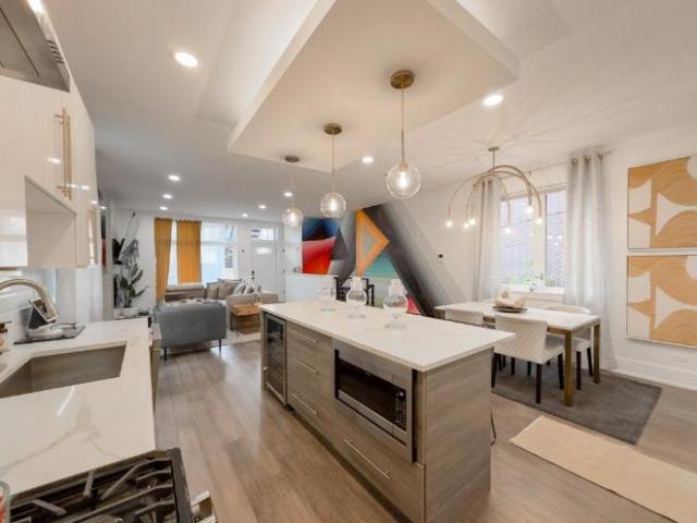 3 Br, 3 bath, Condo 1812 N Sawyer
