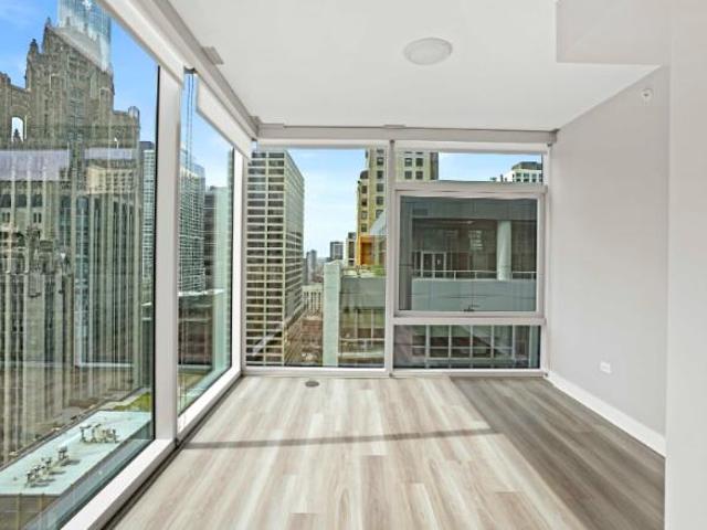 3 Br, 3 bath, Condo 195 E Illinois St