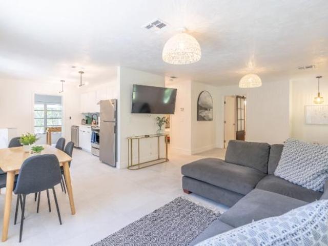 3 Br, 3 bath, Condo 2041 Monroe Ave