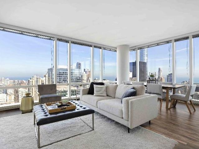 3 Br, 3 bath, Condo 213 N Clark St