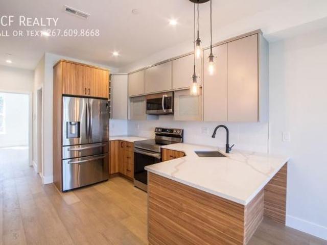 3 Br, 3 bath, Condo 2147 N Franklin Street