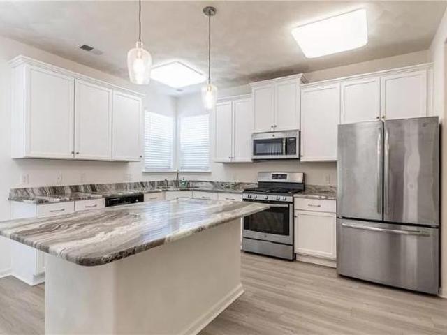 3 Br, 3 bath, Condo 2166 Humphreys Dr