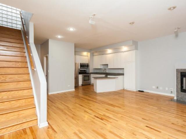 3 Br, 3 bath, Condo 2427 North Clybourn Avenue