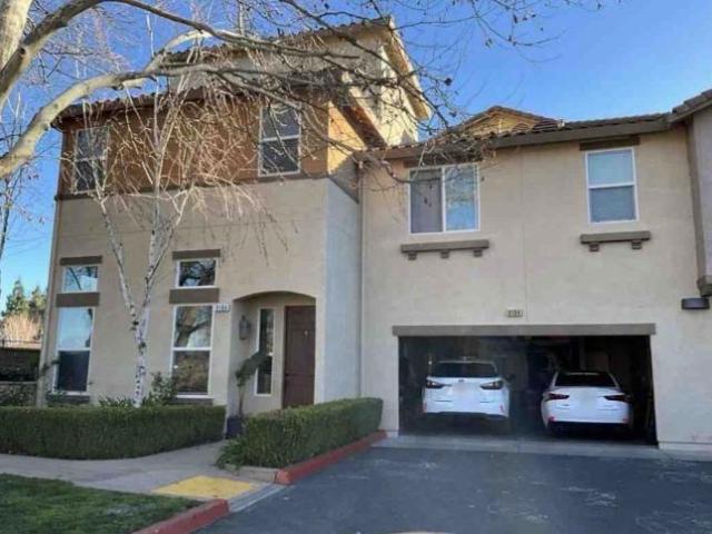 3 Br, 3 bath, Condo 2580 W El Camino Ave