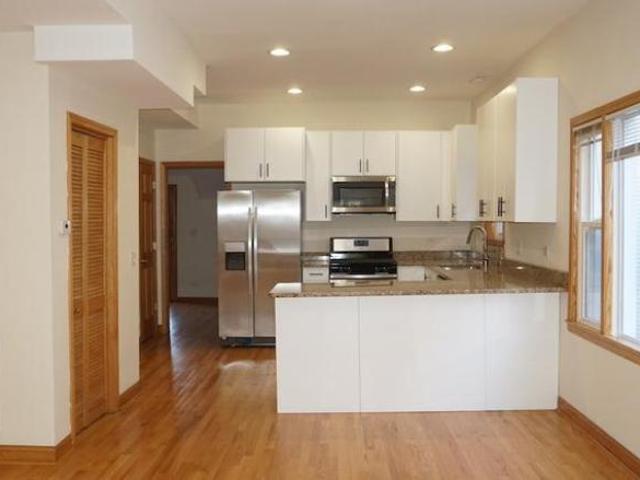 3 Br, 3 bath, Condo 2847 N Rockwell