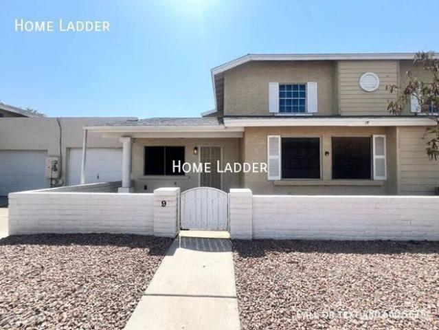 3 Br, 3 bath, Condo 2929 E Broadway Rd