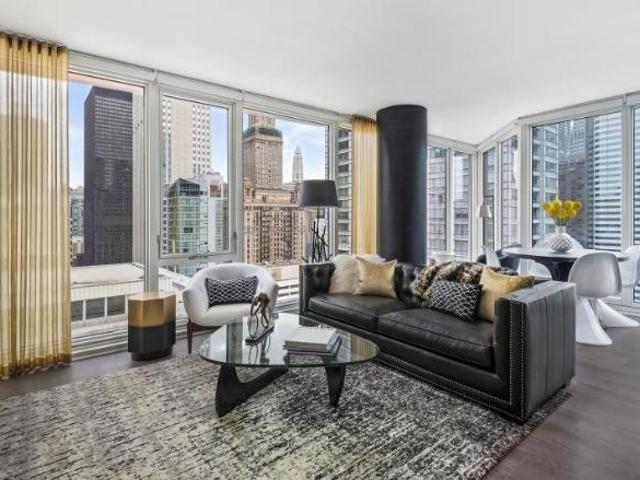 3 Br, 3 bath, Condo 29 W Lake St