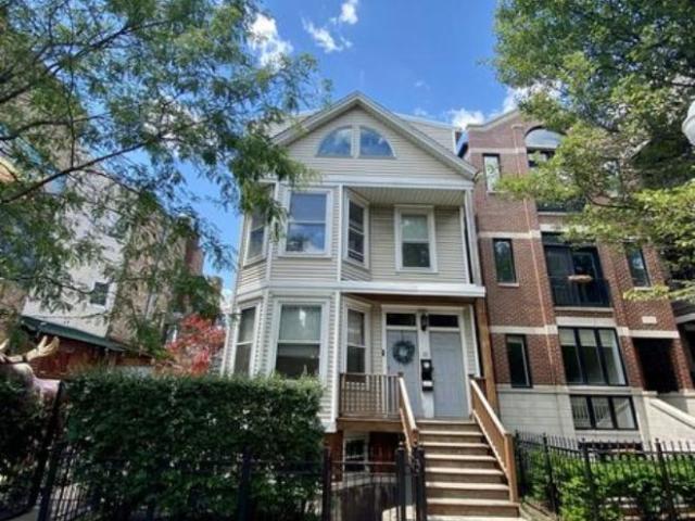 3 Br, 3 bath, Condo 3040 N Racine
