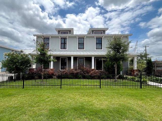 3 Br, 3 bath, Condo 311 E Evergreen St