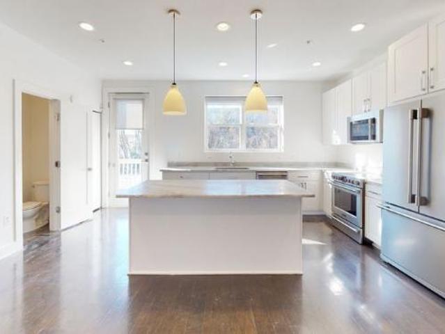 3 Br, 3 bath, Condo 3306 9th St Ne