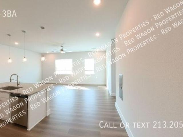 3 Br, 3 bath, Condo 330 E Carson St