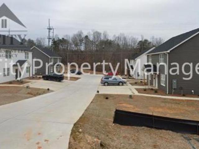 3 Br, 3 bath, Divided 138 Diver Dr