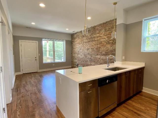 3 Br, 3 bath, Other 1836 West Augusta Boulevard