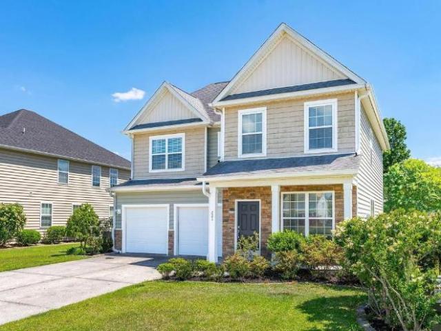 3 Br, 3 bath, Single Family Home 221 Berwick Dr