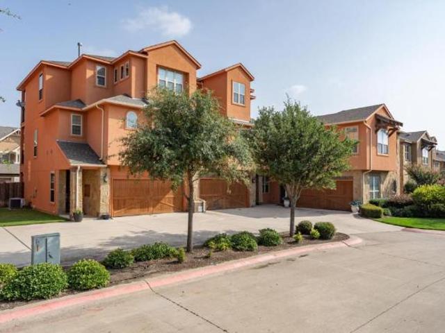 3 Br, 3 bath, Single Family Home 2640 Venice Dr