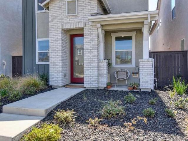 3 Br, 3 bath, Single Family Home 3008 Lone Silo Ave