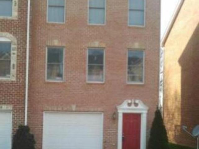 3 Br, 3 bath, Single Family Home 525 Papa Ct