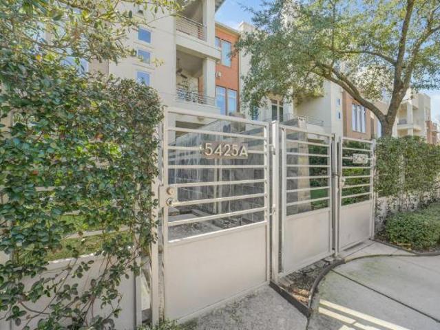 3 Br, 3 bath, Single Family Home 5425 Hidalgo St
