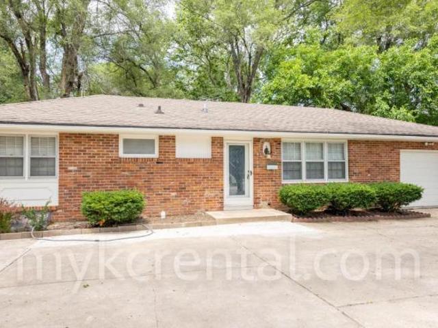 3 Br, 3 bath, Single Family Home 9108 W 95th St