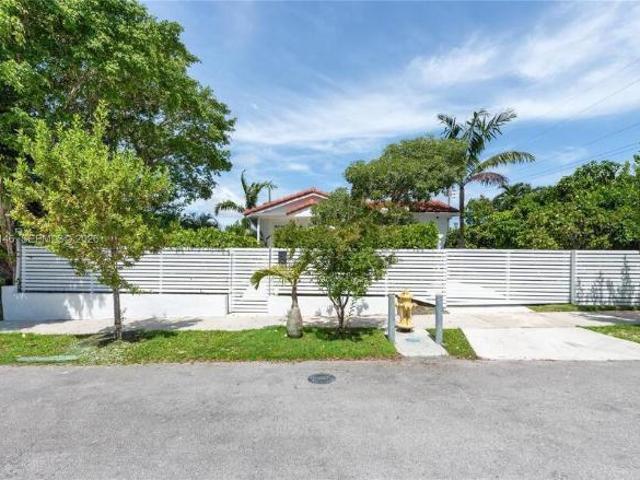 3 Br, 3 bath, Single Family 1450 SW 20th Ave
