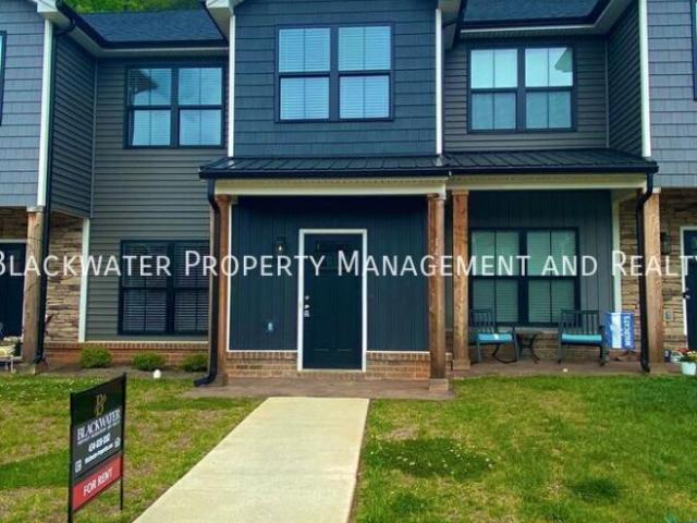 3 Br, 3 bath, Single Family 148 Sunburst Villa Dr