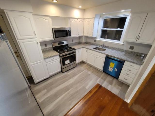3 Br, 3 bath, Single Family 1541 Fitzwatertown Rd