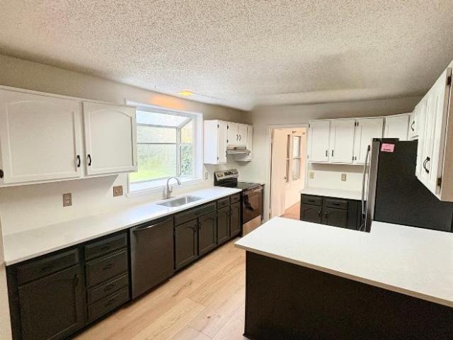 3 Br, 3 bath, Single Family 1556 Beachview Drive
