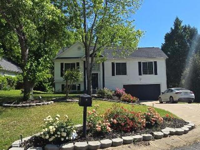 3 Br, 3 bath, Single Family 1610 Oak Knoll Ln