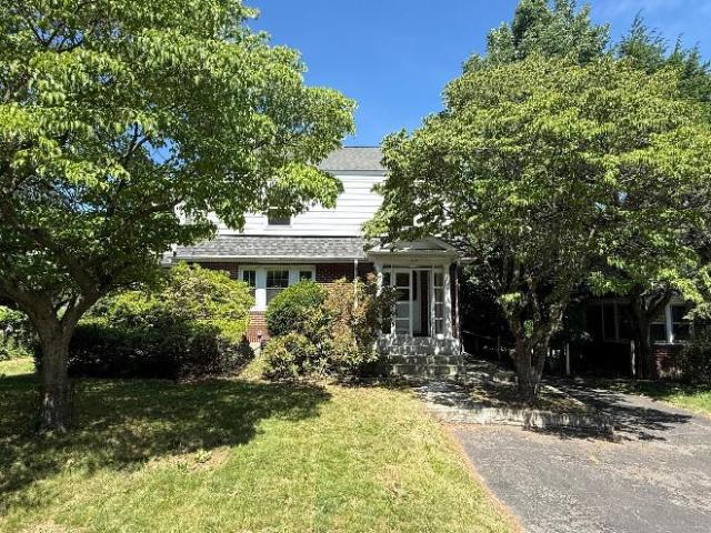 3 Br, 3 bath, Single Family 1639 Washington St