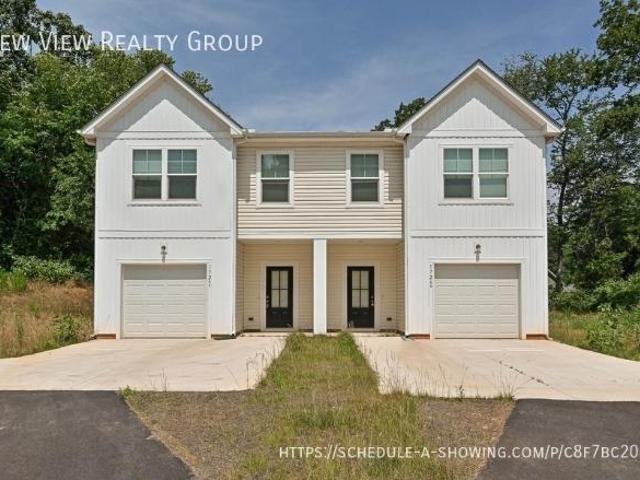3 Br, 3 bath, Single Family 1725 E Cloaninger Ave