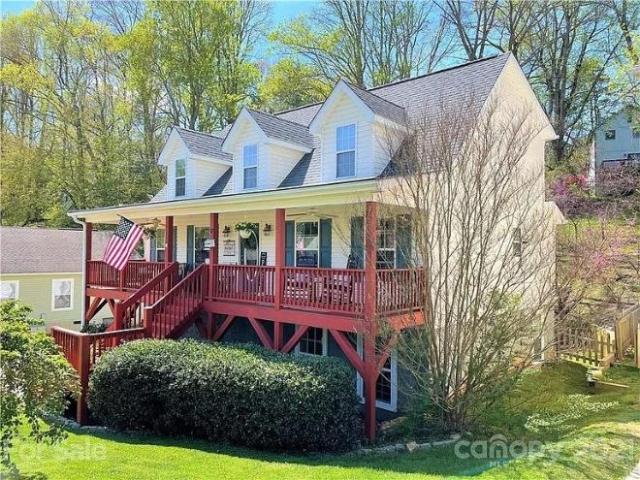 3 Br, 3 bath, Single Family 17 Grove Garden Ave