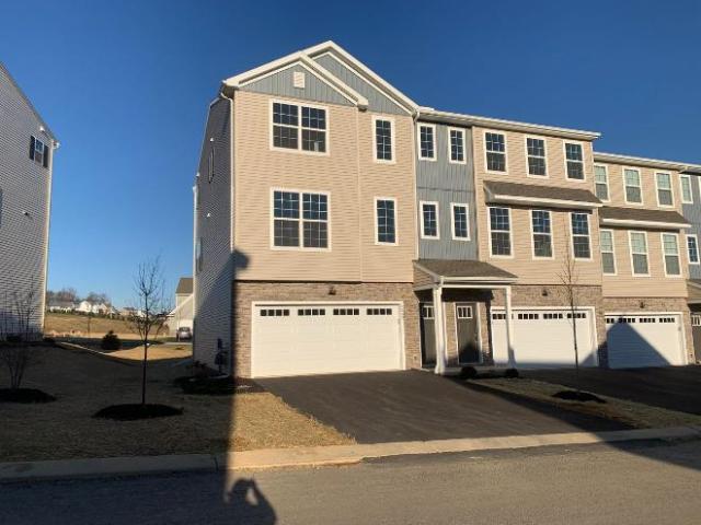 3 Br, 3 bath, Single Family 1855 Shady Ln