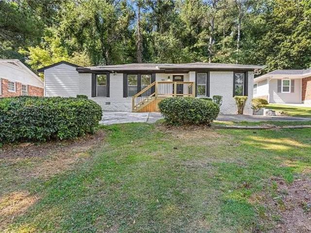 3 Br, 3 bath, Single Family 1901 Windsor Dr SW