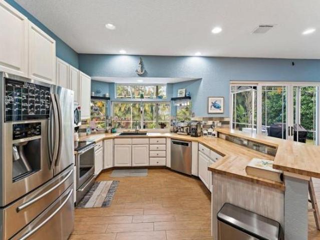 3 Br, 3 bath, Single Family 19115 SE Coral Reef Lane