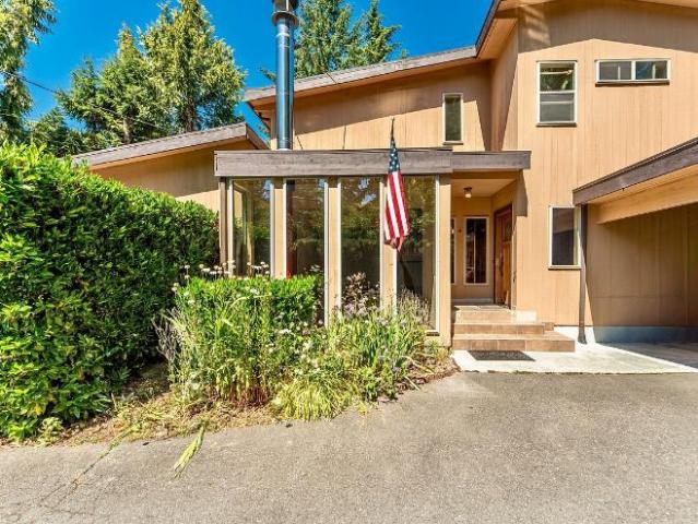 3 Br, 3 bath, Single Family 19512 Evanston Ave N
