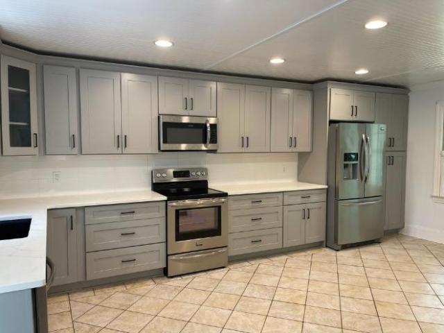 3 Br, 3 bath, Single Family 1975 Pilgrim Rd