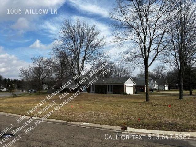 3 Br, 3 bath, Single Family 1006 Willow Ln