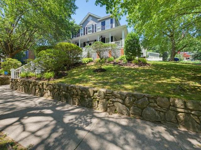 3 Br, 3 bath, Single Family 102 Parkside Circle